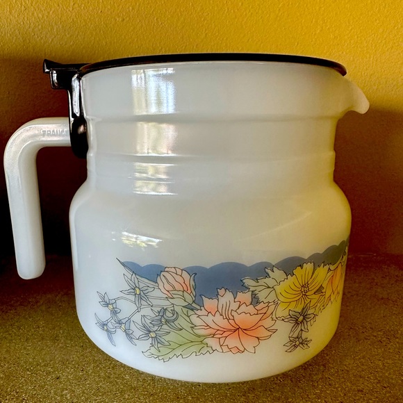 Arcopal | Kitchen | Vintage Arcopal Milk Glass Teapot Coffee Pot Carafe ...